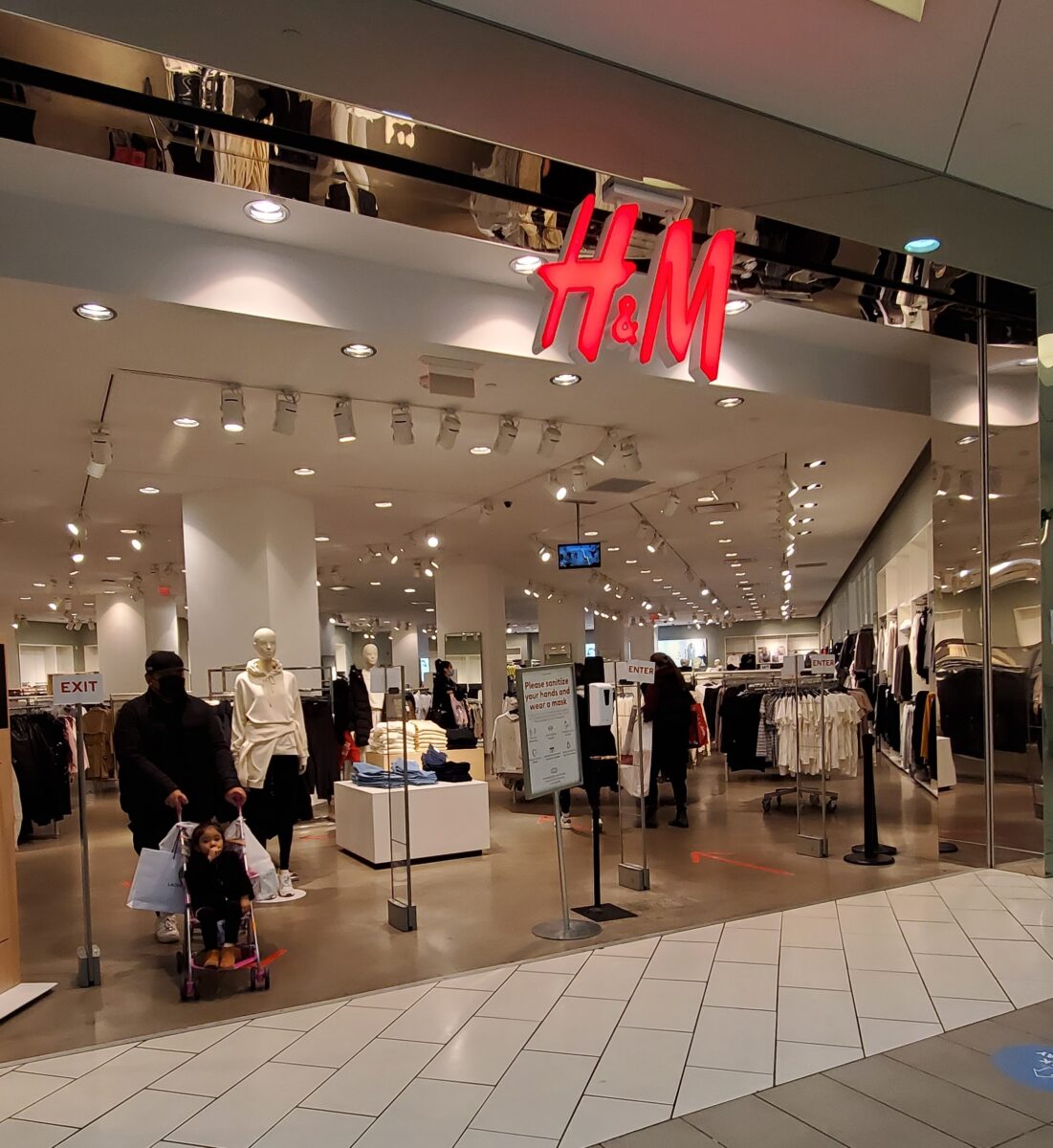 Photo Tour: Metropolis at Metrotown in Burnaby, B.C.